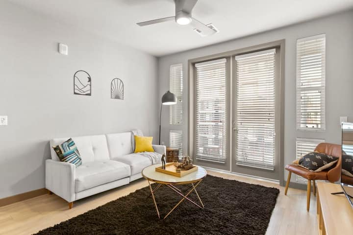 Phx Roro #11: Cozysuites W/ Gym, Pool & Parking - Sacred Heart Church - Phoenix