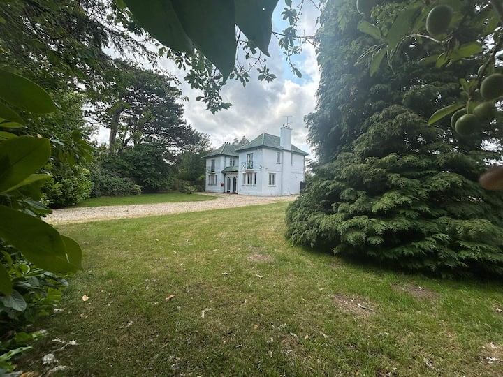 Private Lincoln Retreat - 4 Bedroom House - Lincoln
