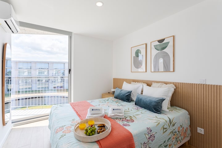 Bright Flat With Balcony And Garage By Hostwise - Canelas