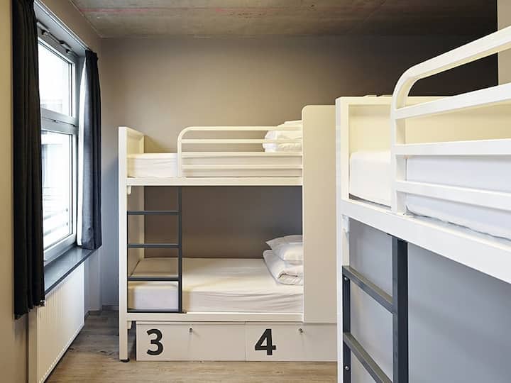 Generator Mitte Private 6 Bed Dorm - Ensuite - Berlin