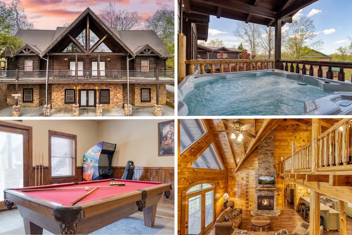 Sleeps 19 | Game Room + Hot Tub | Near Dollywood - Pigeon Forge, TN