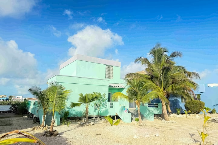 3br Villa With Pool & Stunning Lakefront Views - Belize