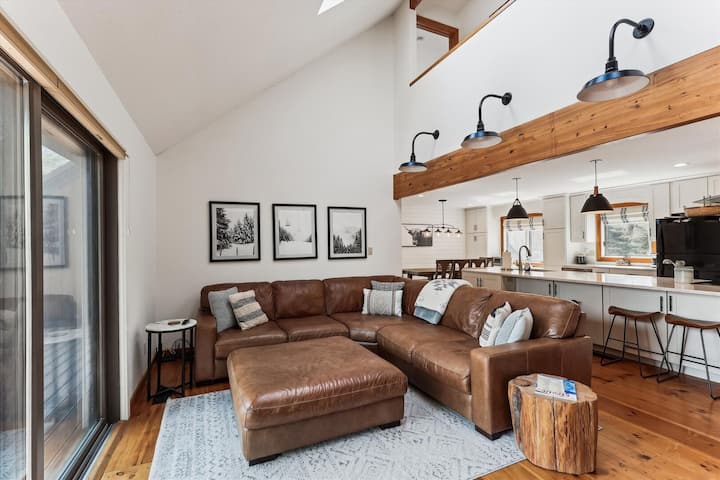 Stowe Garden Hideaway: 4br, Fireplaces, A/c, Pool - Stowe, VT