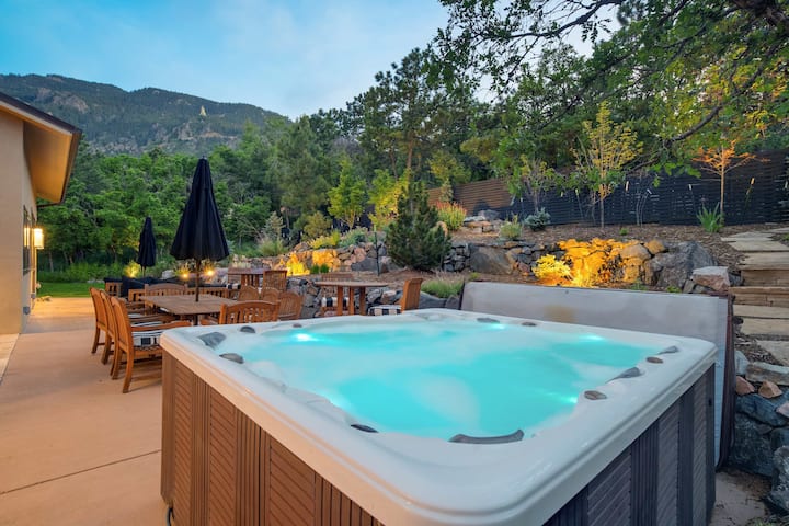 Hot Tub, Outdoor Dining, Bbq Grill, Fire Pit & Gym - Colorado Springs, CO