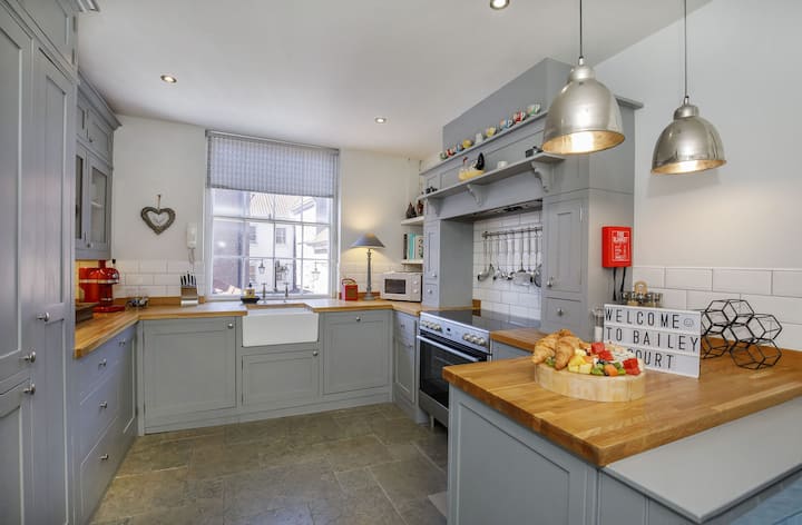 Bailey Court Sleeps Up To 7 Guests - York