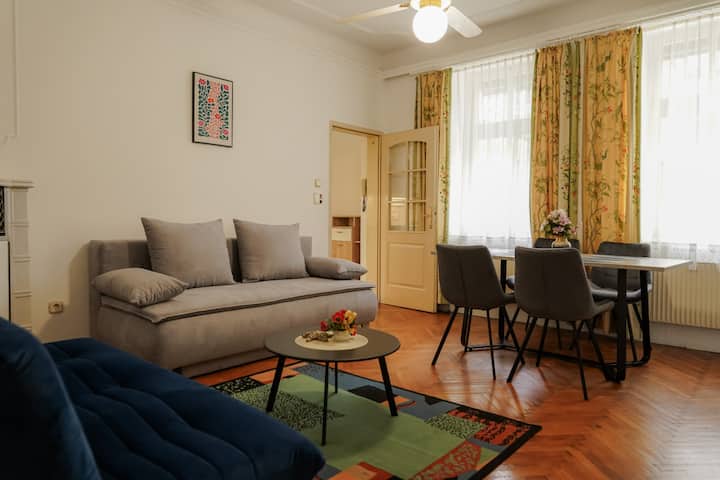 Charmante Wiener Wohnung Mit 2 Schlafzimmer - Vienna