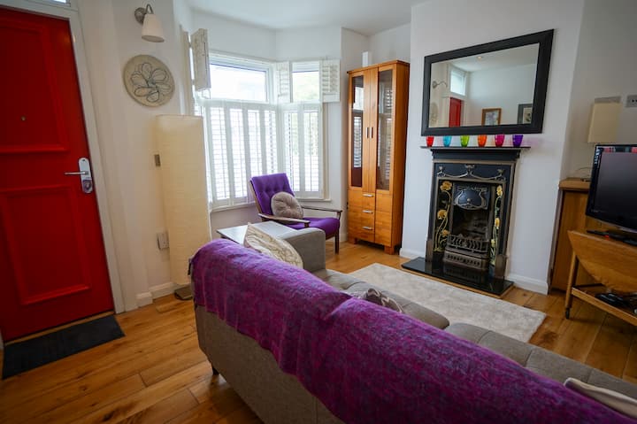 Beautifully Connected 2 Bed Home With Garden - Botany Bay - London