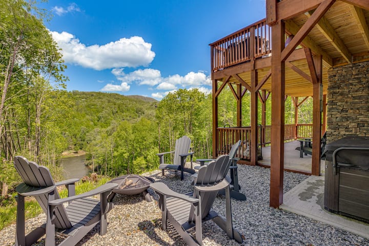 Lakefront Cabin In Elk Park W/ Hot Tub & Mtn Views - Sugar Mountain, NC