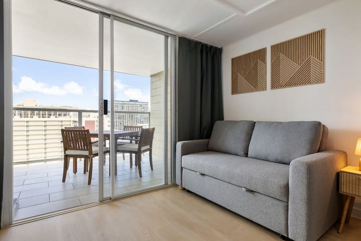 Koa Kai - 25th Floor Waikiki Studio Getaway - Honolulu, HI