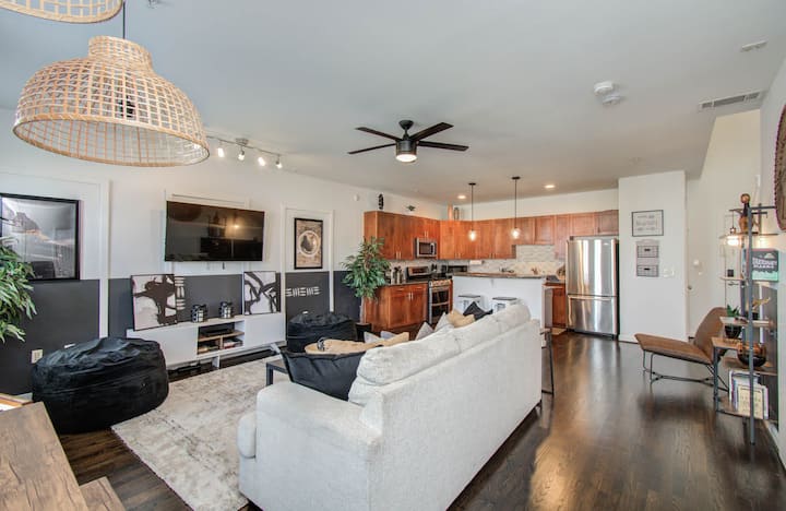 Midtown Urban Retreat | 2story 1bd/1.5ba Apartment - Houston, TX