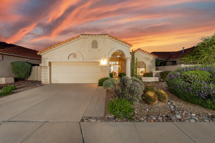 Mountain Views | Garage | Fenced Yard | 2 Br 2 Ba - Tucson, AZ