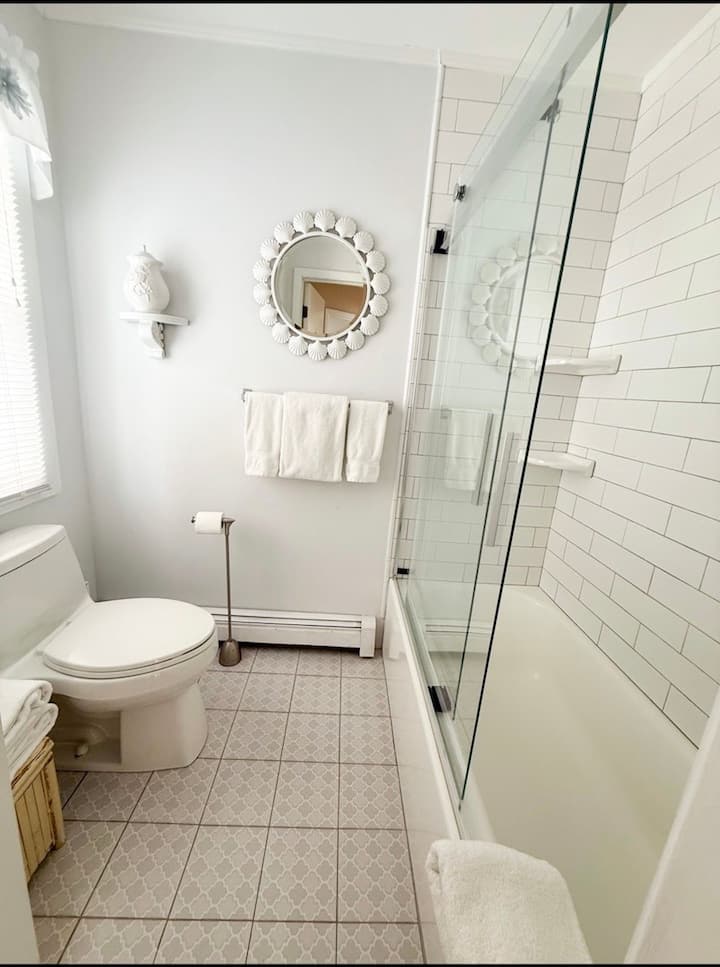One Bedroom "Crows Nest" Ocean Front Property - Montauk, NY