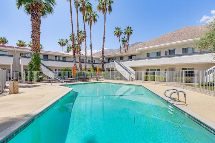 2 Mi To Downtown: Gated Condo In Palm Springs - Palm Springs, CA
