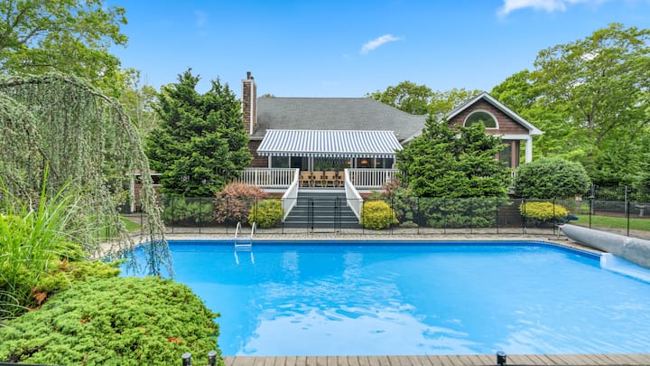 Chic 5br Oasis W/ Pool & Open-air Resort Feel - Riverhead, NY