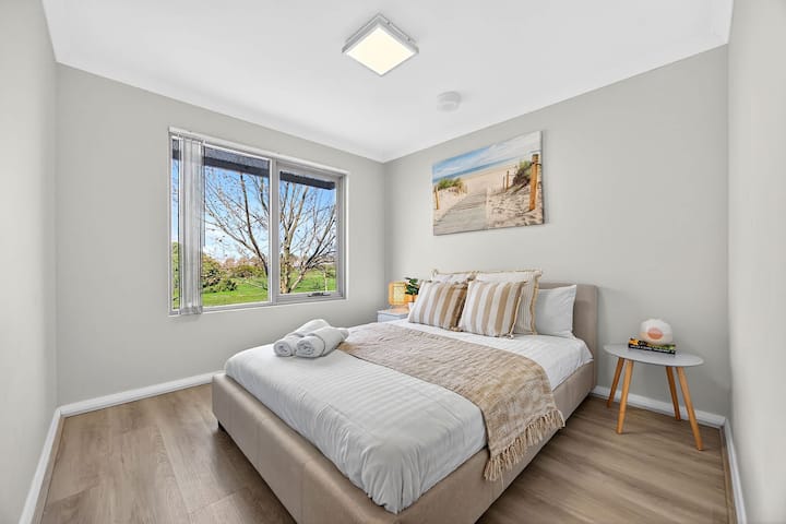 Stylish Corporate Stay With Wi-fi & Parking - Perth