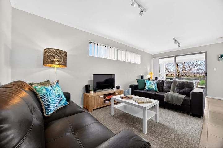 Spacious 2-bed Unit Next To Gardens With Ac - Rockingham