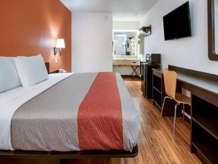 Motel 6 Grove City, Oh_1 King Bed | Fumer - Grove City, OH