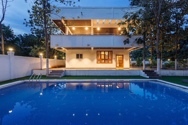 The Airside Hideaway By Stayjade|private Pool|4bhk - Hyderabad