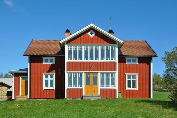 Turn-of-the-century House Near Lake Vikarn - Sweden