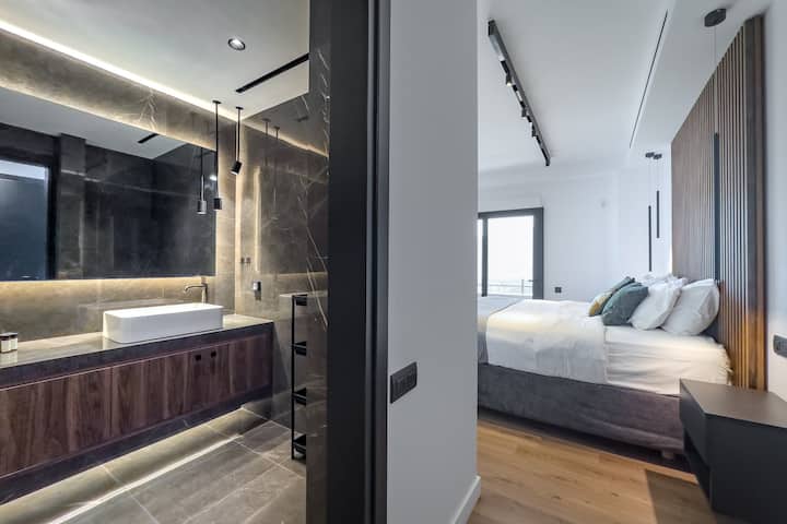 Phaedrus Living: Apollo Skyview Penthouse - Atene