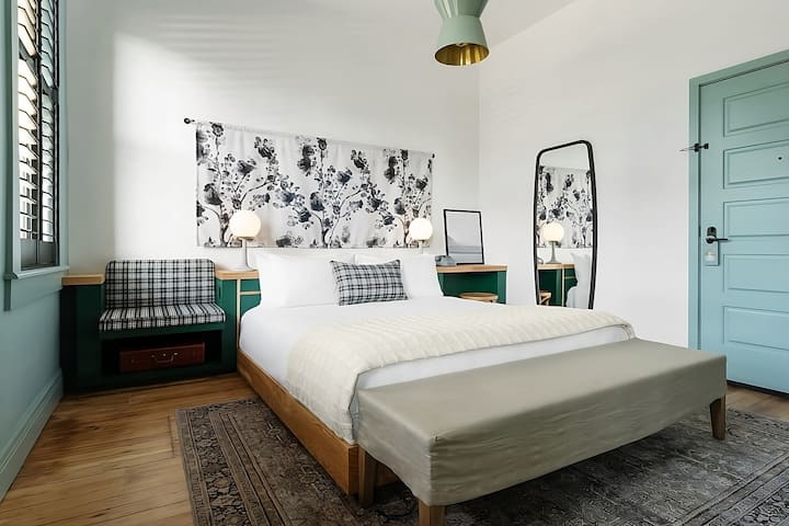 Cozy King Stay! Pets Allowed! Near Japanese Garden - Portland, OR