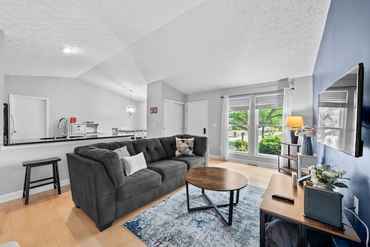 The Suburban Nest – For 6! - Columbus Zoo and Aquarium, Powell