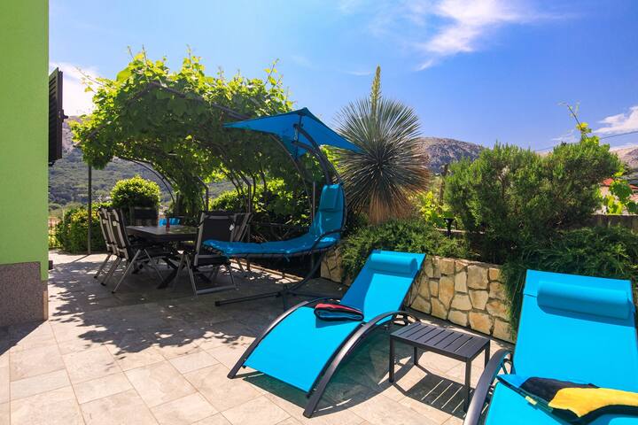 Apartment Zrile With Garden And Jacuzzi - Punat