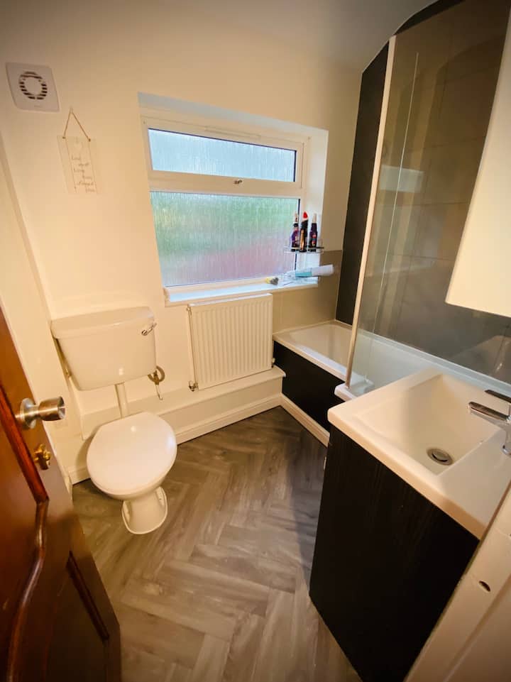 Modern-petfriendly-privategarden-family-20mintoldn - Stevenage