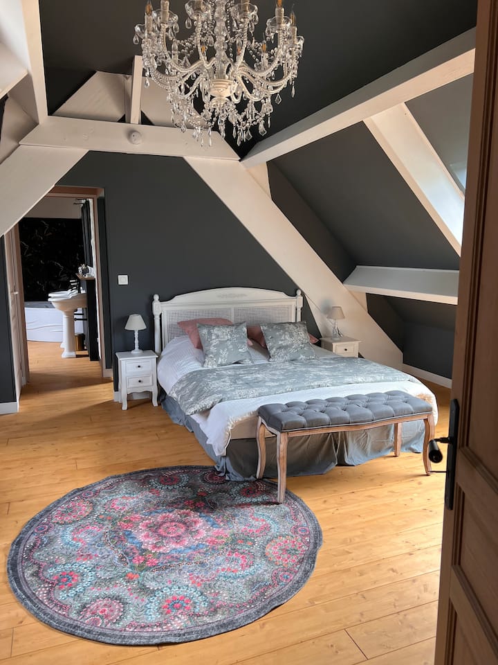 Très Belle Suite Familiale De 2 À 5 - Luynes