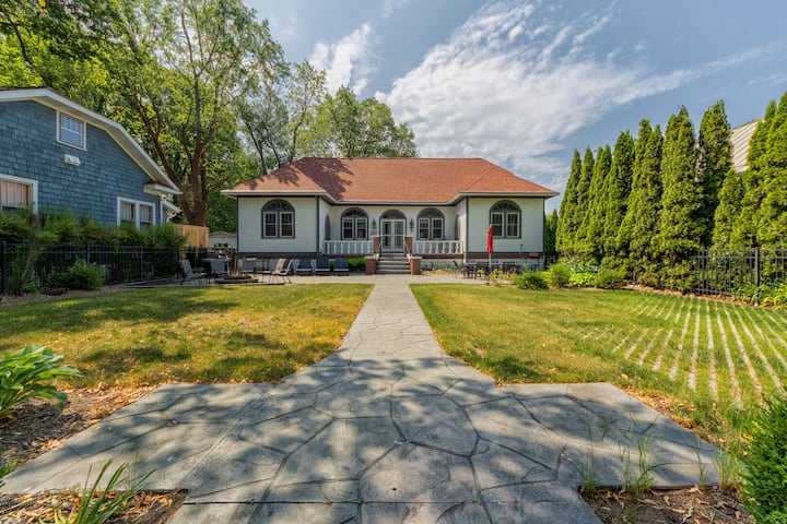Luxury Home- Close To Beach And Town - South Haven, MI