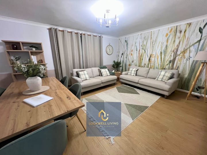 Stylish 2-bed Apartment - With Free Parking - Beaconsfield, UK