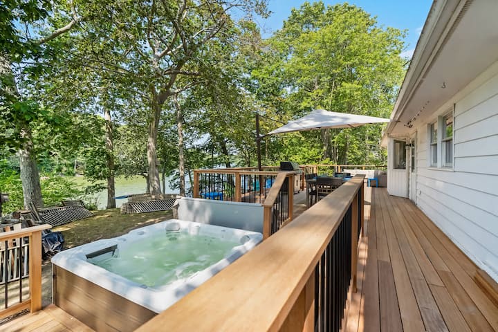 Waterfront Hot Tub Retreat W Kayaks | Kayak Point - Shelter Island, NY