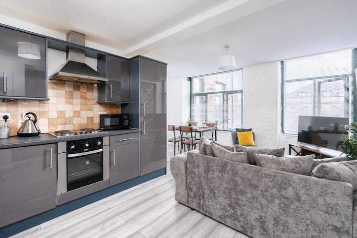 Fabulous 2 Bedroom Apartment In Central Bradford - Salts Mill
