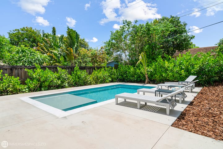 Relax In Style | Private Pool, Dt + Beach Nearby - West Palm Beach, FL