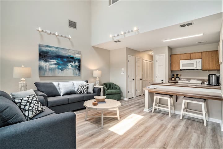 Stylish Newly Renovated 2 Br Condo Near Beach - Surfside Beach, SC