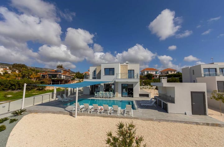 Stylish 5br Villa • Sea View • Private Pool - Пафос