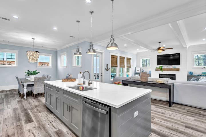 Sandy Beach Retreat – Burkes Beach W/ Private Pool - Hilton Head Island, SC