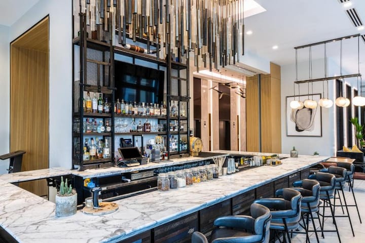 Downtown Fwtx Energy + Skyline Views, Bar & Gym - Fort Worth, TX