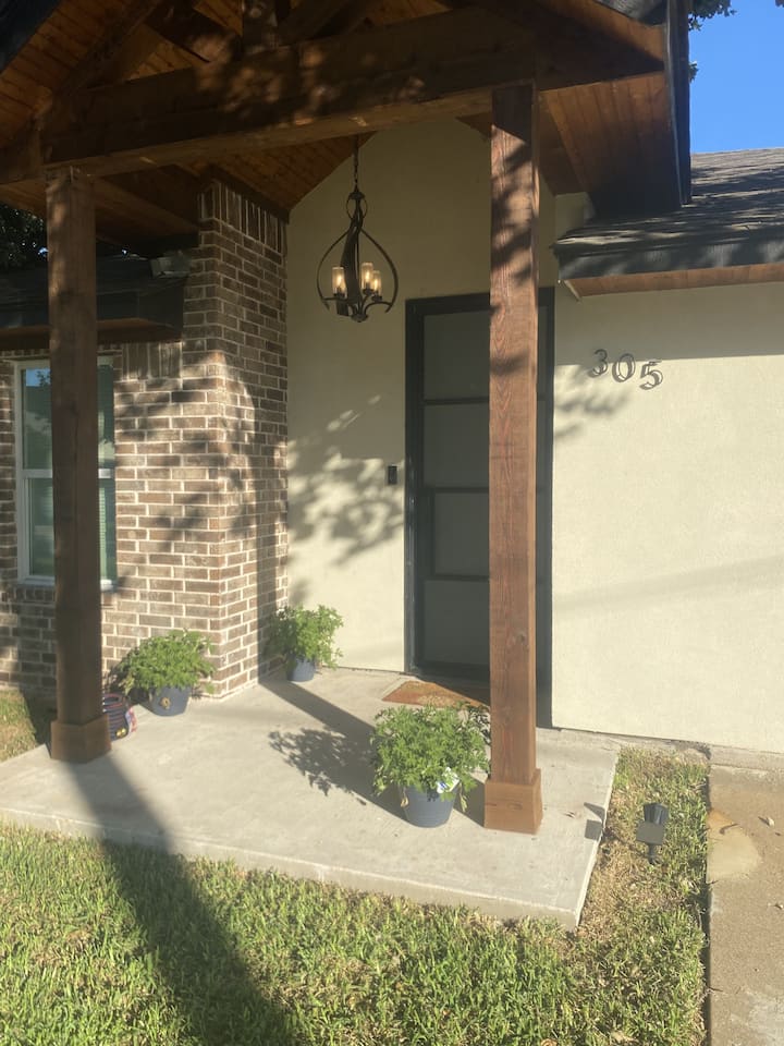 Bahama Mama At Lake Granbury - Granbury, TX