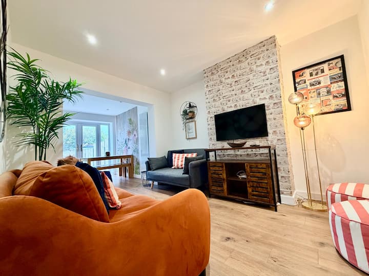 Isleworth House Sleeps 7 With 2 Parking Spaces - Twickenham