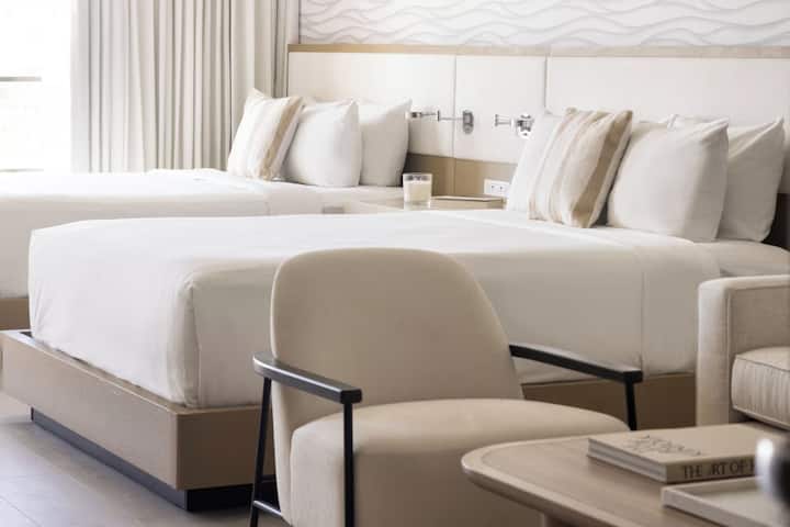Near St. Pete Beach + Rooftop Bar. Pool. Dining. - St. Pete Beach, FL