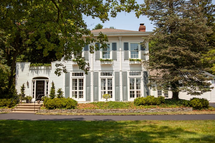 Fairview - A Luxury Retreat - Holland, MI