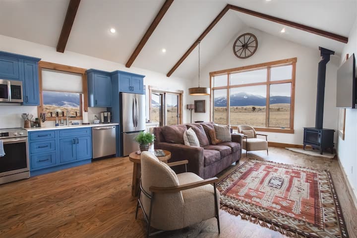 Indigo Sunset | Modern Comforts In Paradise Valley - Emigrant, MT