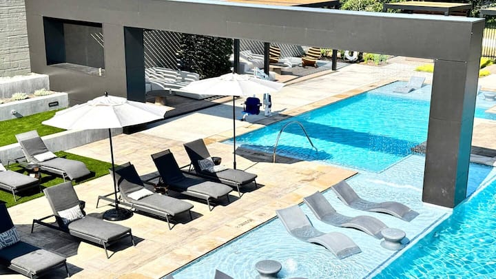 Chic 1br Austin Stay | Pool + Workspace + Gym - Austin, TX