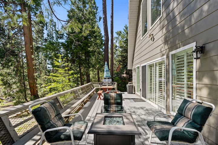 Peaceful Shaver Lake Cabin W/ Loft & Creek View - Shaver Lake, CA