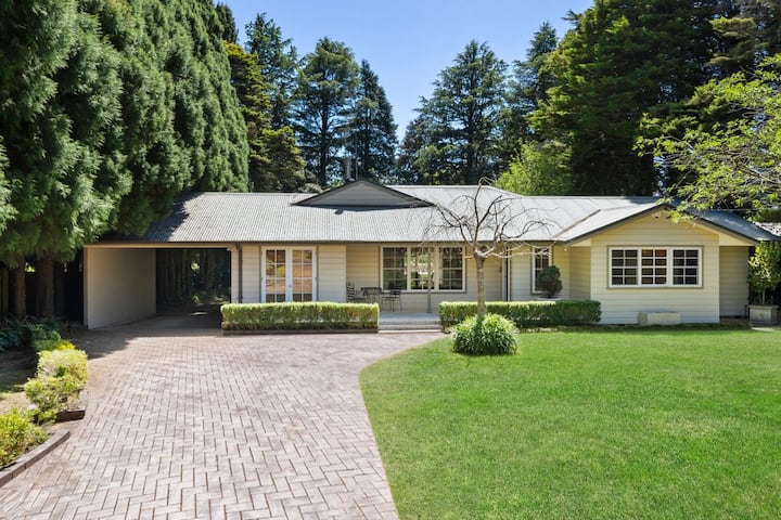 Clanalpine Retreat  Leura Sleeps - Blue Mountains