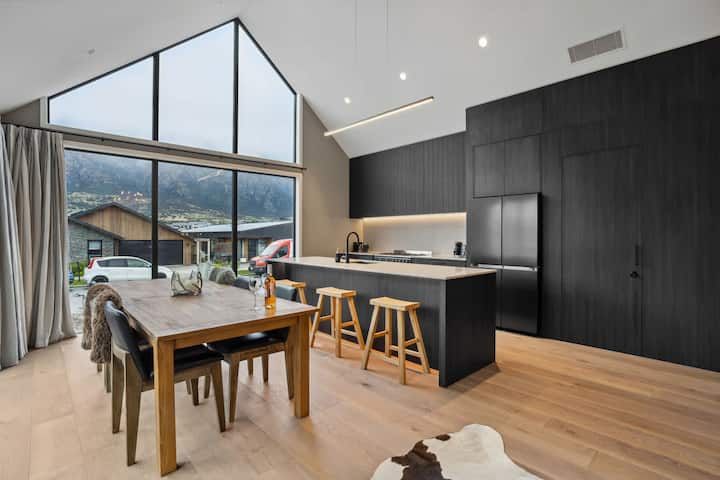 Alpine Glow: Jack's Point Retreat - 퀸스타운