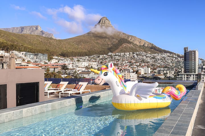 Bright Coastal Apartment In Sea Point With Balcony - Cape Town