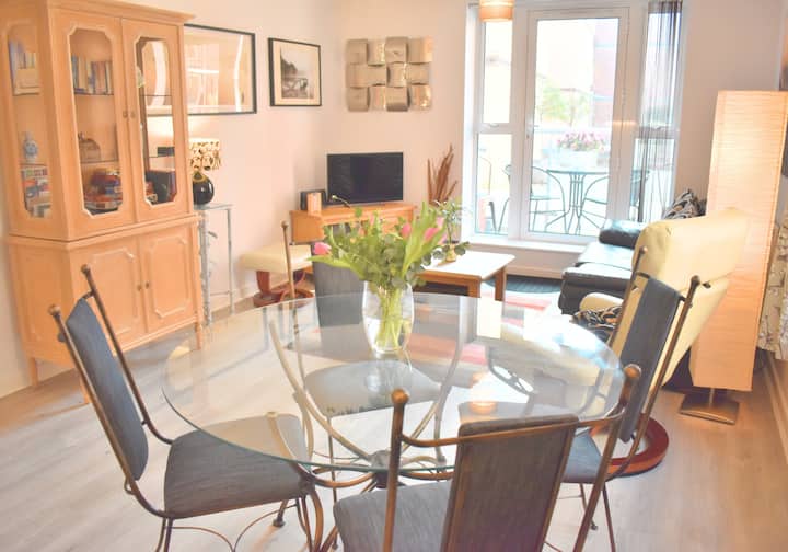 Pristine 2-bedroom Flat + Parking | Heart Of City - Chichester