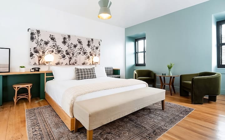 Designer King Stay | Near Museum And Grand Amari - Portland, OR